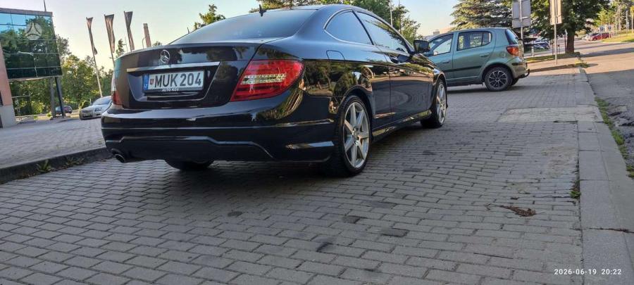 Melns Mercedes-Benz c-220 2011 Šauļi, ar dzinēja tilpumu 2.20 L un nobraukumu 340 tūkst. km par 6350 €, foto 5 vietnē AUTOMOTO.COM.LV