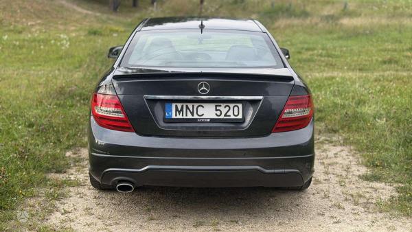 Black Mercedes-Benz c-220 2011 in Vilnius, with an engine capacity of 2.14 L and mileage of 344 thousand km for 4500 €, photo 6 on AUTOMOTO.COM.LV