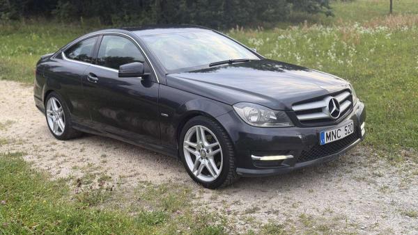 Black Mercedes-Benz c-220 2011 in Vilnius, with an engine capacity of 2.14 L and mileage of 344 thousand km for 4500 €, photo 9 on AUTOMOTO.COM.LV