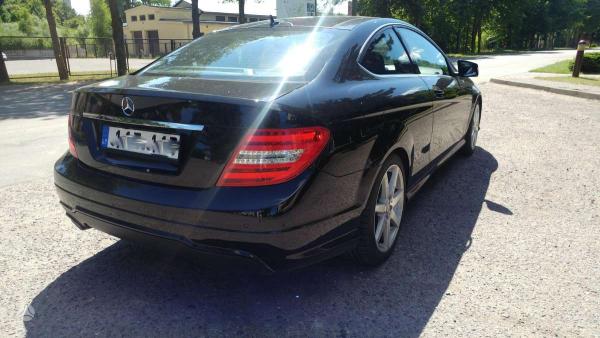 Black Mercedes-Benz c-220 2012 in Panevezys, with an engine capacity of 2.14 L and mileage of 130 thousand km for 6950 €, photo 6 on AUTOMOTO.COM.LV