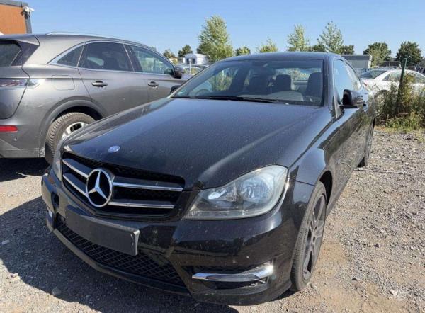 Black Mercedes-Benz c-220 2013 in Jonava, with an engine capacity of 2.20 L and mileage of 237 thousand km for 5950 €, photo 3 on AUTOMOTO.COM.LV