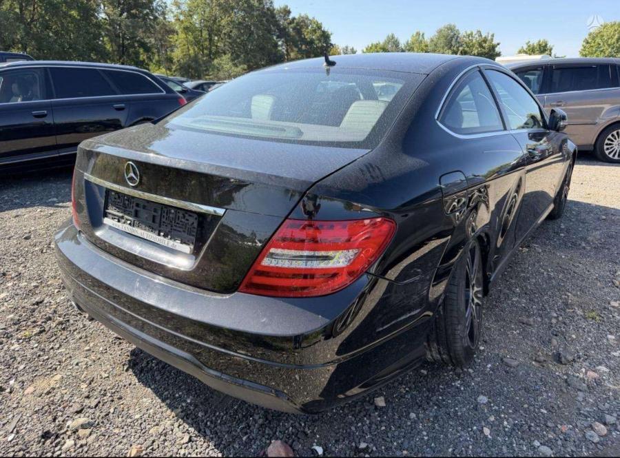 Black Mercedes-Benz c-220 2013 in Jonava, with an engine capacity of 2.20 L and mileage of 237 thousand km for 5950 €, photo 9 on AUTOMOTO.COM.LV