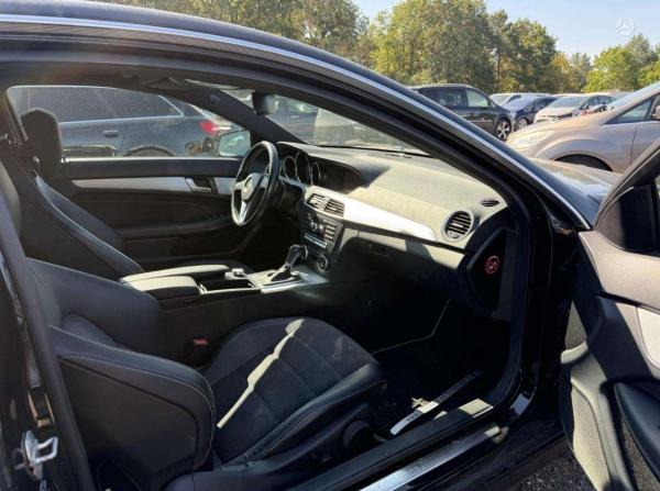 Black Mercedes-Benz c-220 2013 in Jonava, with an engine capacity of 2.20 L and mileage of 237 thousand km for 5950 €, photo 11 on AUTOMOTO.COM.LV