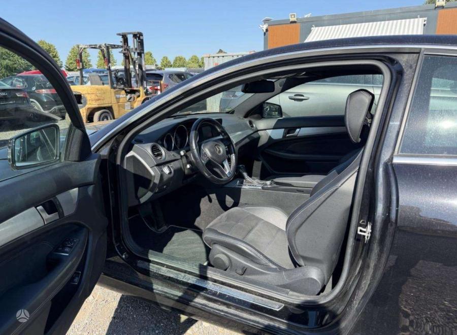 Black Mercedes-Benz c-220 2013 in Jonava, with an engine capacity of 2.20 L and mileage of 237 thousand km for 5950 €, photo 12 on AUTOMOTO.COM.LV