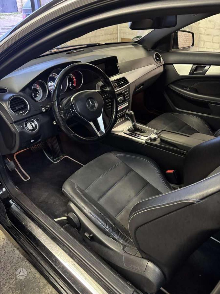 Black Mercedes-Benz c-220 2013 in Jonava, with an engine capacity of 2.20 L and mileage of 237 thousand km for 5950 €, photo 15 on AUTOMOTO.COM.LV