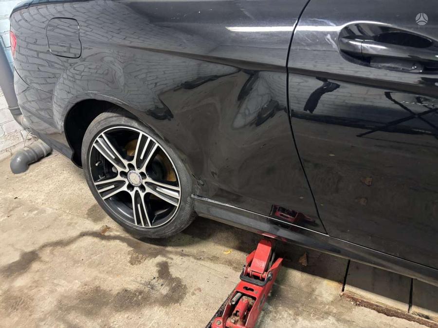 Black Mercedes-Benz c-220 2013 in Jonava, with an engine capacity of 2.20 L and mileage of 237 thousand km for 5950 €, photo 19 on AUTOMOTO.COM.LV