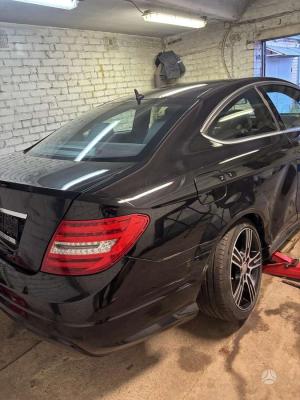 Black Mercedes-Benz c-220 2013 in Jonava, with an engine capacity of 2.20 L and mileage of 237 thousand km for 5950 €, photo 21 on AUTOMOTO.COM.LV