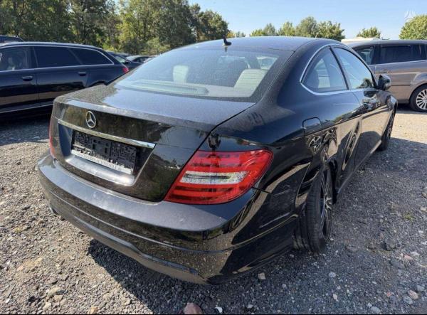 Melns Mercedes-Benz c-220 2013 Jonava, ar dzinēja tilpumu 2.20 L un nobraukumu 237 tūkst. km par 5950 €, foto 9 vietnē AUTOMOTO.COM.LV