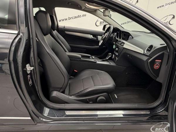 Black Mercedes-Benz c-220 2014 in Vilnius, with an engine capacity of 2.14 L and mileage of 217 thousand km for 9000 €, photo 4 on AUTOMOTO.COM.LV