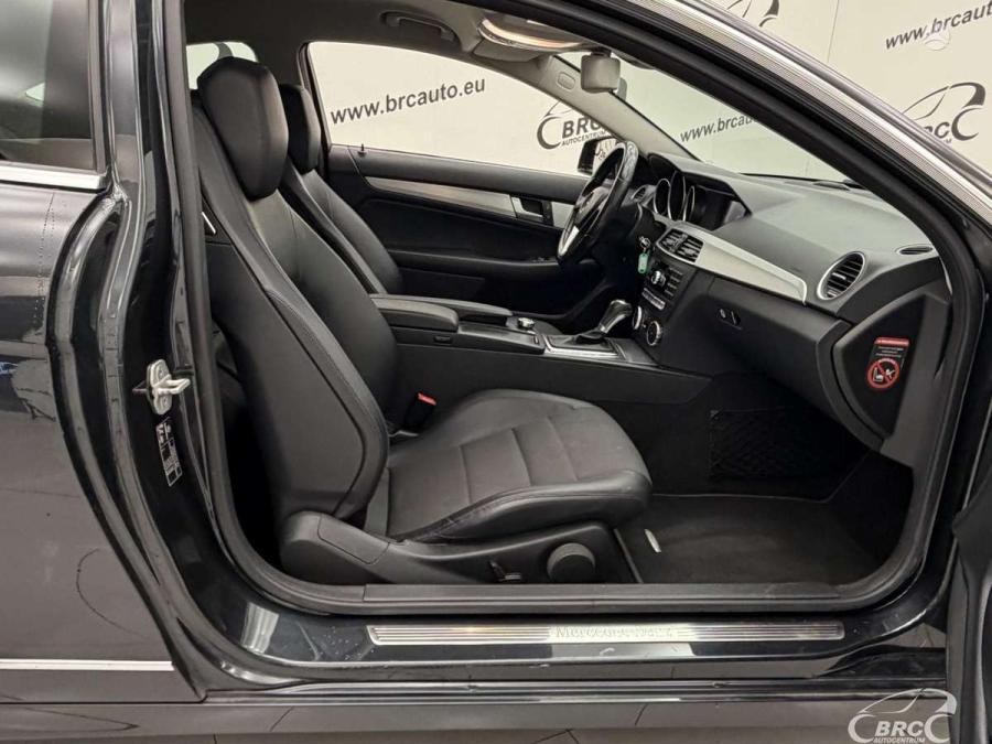 Black Mercedes-Benz c-220 2014 in Vilnius, with an engine capacity of 2.14 L and mileage of 217 thousand km for 9000 €, photo 4 on AUTOMOTO.COM.LV