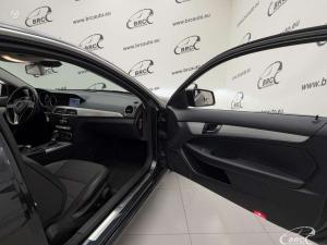 Black Mercedes-Benz c-220 2014 in Vilnius, with an engine capacity of 2.14 L and mileage of 217 thousand km for 9000 €, photo 8 on AUTOMOTO.COM.LV