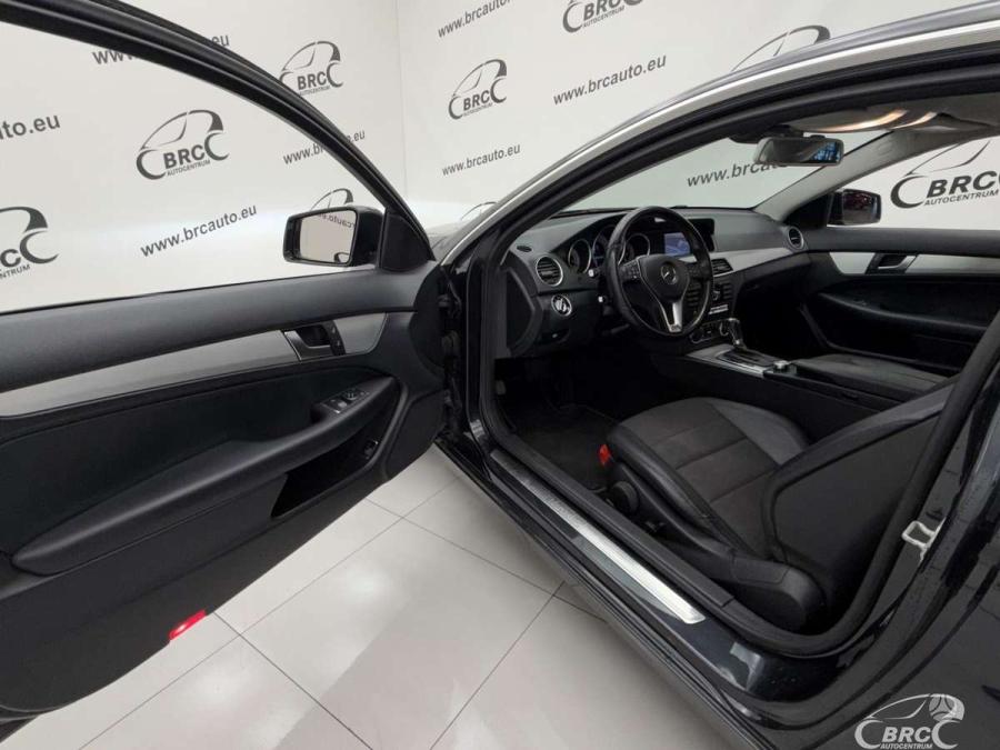 Black Mercedes-Benz c-220 2014 in Vilnius, with an engine capacity of 2.14 L and mileage of 217 thousand km for 9000 €, photo 16 on AUTOMOTO.COM.LV