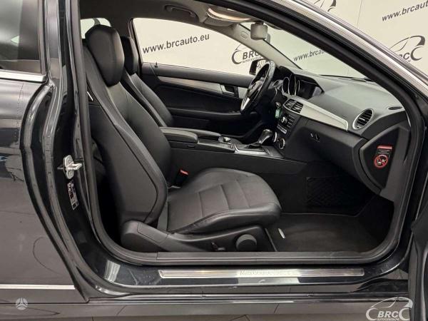 Black Mercedes-Benz c-220 2014 in Vilnius, with an engine capacity of 2.14 L and mileage of 367 thousand km for 5900 €, photo 5 on AUTOMOTO.COM.LV