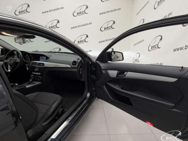 Black Mercedes-Benz c-220 2014 in Vilnius, with an engine capacity of 2.14 L and mileage of 367 thousand km for 5900 €, photo 9 on AUTOMOTO.COM.LV