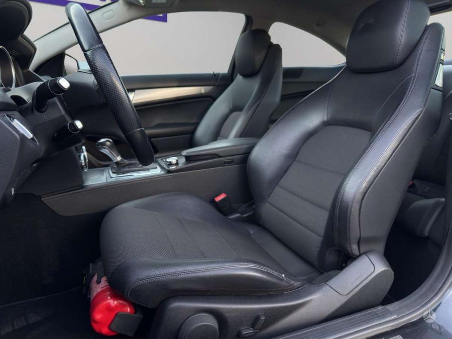 Black Mercedes-Benz c-220 2014 in Kaunas, with an engine capacity of 2.10 L and mileage of 355 thousand km for 9999 €, photo 14 on AUTOMOTO.COM.LV