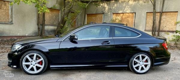 Mercedes-Benz c-220 2014 Viļņa vietnē Melns Mercedes-Benz c-220 2014 Viļņa, ar dzinēja tilpumu 2.20 L un nobraukumu 350 tūkst. km par 3300 €, foto 8 vietnē AUTOMOTO.COM.LV