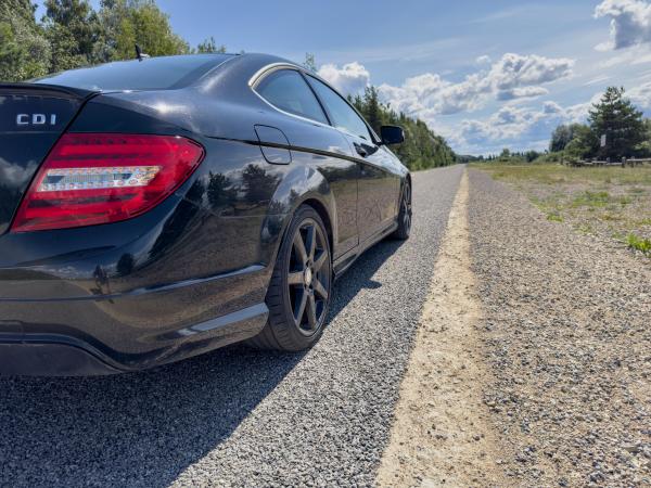 Melns Mercedes-Benz c-220 2015 Balvi, ar dzinēja tilpumu 2.20 L un nobraukumu 152 tūkst. km par 4000 €, foto 1 vietnē AUTOMOTO.COM.LV