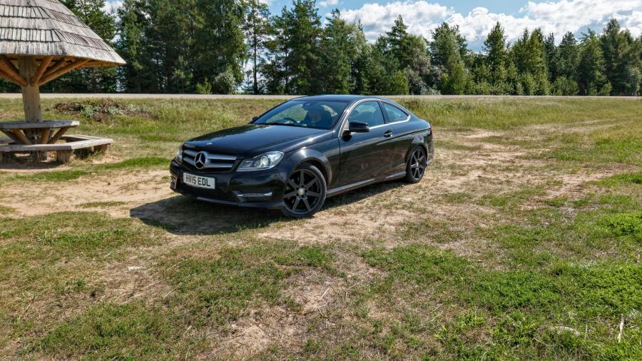 Black Mercedes-Benz c-220 2015 in Balvi, with an engine capacity of 2.20 L and mileage of 152 thousand km for 4000 €, photo 5 on AUTOMOTO.COM.LV