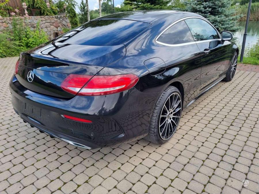Black Mercedes-Benz c-220 2017 in Alytus, with an engine capacity of 2.20 L and mileage of 226 thousand km for 16900 €, photo 6 on AUTOMOTO.COM.LV
