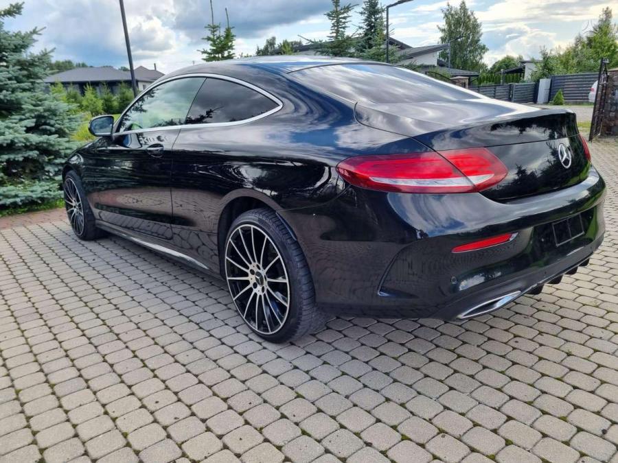 Black Mercedes-Benz c-220 2017 in Alytus, with an engine capacity of 2.20 L and mileage of 226 thousand km for 16900 €, photo 9 on AUTOMOTO.COM.LV