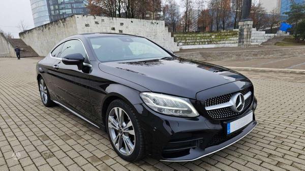 Black Mercedes-Benz c-220 2018 in Vilnius, with an engine capacity of 2.00 L and mileage of 304 thousand km for 22000 €, photo 4 on AUTOMOTO.COM.LV