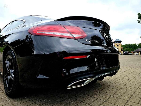 Black Mercedes-Benz c-220 2018 in Vilnius, with an engine capacity of 2.00 L and mileage of 307 thousand km for 19000 €, photo 5 on AUTOMOTO.COM.LV