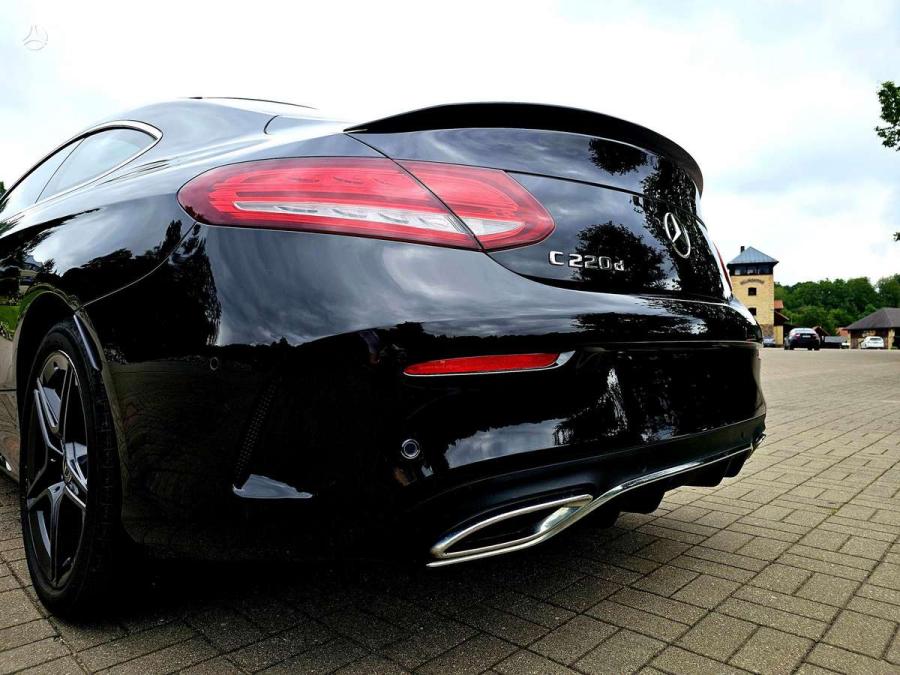Black Mercedes-Benz c-220 2018 in Vilnius, with an engine capacity of 2.00 L and mileage of 307 thousand km for 19000 €, photo 5 on AUTOMOTO.COM.LV