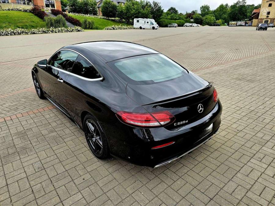Black Mercedes-Benz c-220 2018 in Vilnius, with an engine capacity of 2.00 L and mileage of 307 thousand km for 19000 €, photo 6 on AUTOMOTO.COM.LV