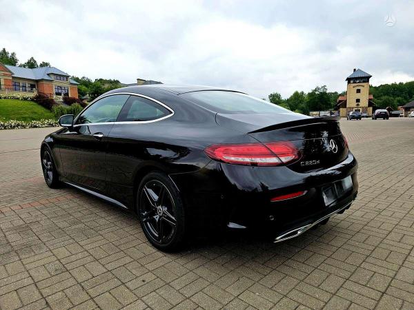 Black Mercedes-Benz c-220 2018 in Vilnius, with an engine capacity of 2.00 L and mileage of 307 thousand km for 19000 €, photo 7 on AUTOMOTO.COM.LV
