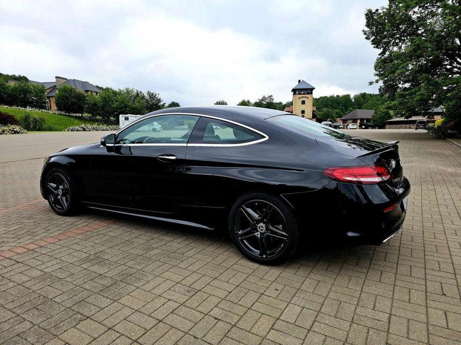 Black Mercedes-Benz c-220 2018 in Vilnius, with an engine capacity of 2.00 L and mileage of 307 thousand km for 19000 €, photo 8 on AUTOMOTO.COM.LV