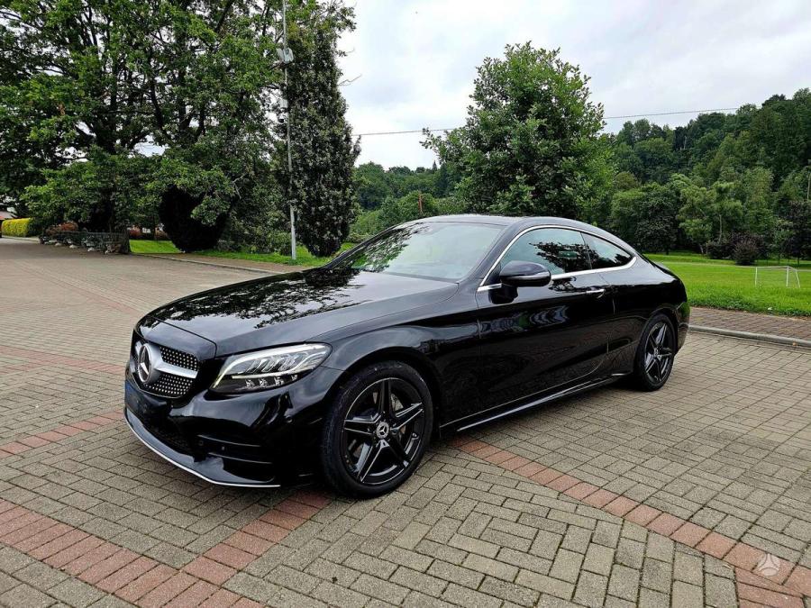 Black Mercedes-Benz c-220 2018 in Vilnius, with an engine capacity of 2.00 L and mileage of 307 thousand km for 19000 €, photo 9 on AUTOMOTO.COM.LV