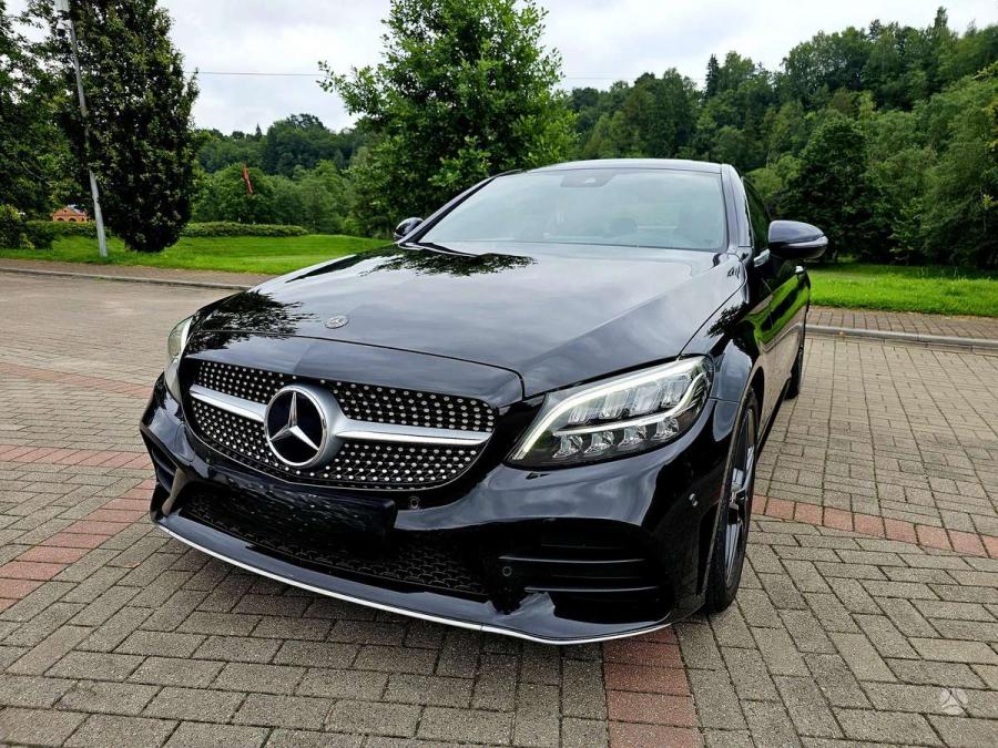 Black Mercedes-Benz c-220 2018 in Vilnius, with an engine capacity of 2.00 L and mileage of 307 thousand km for 19000 €, photo 10 on AUTOMOTO.COM.LV