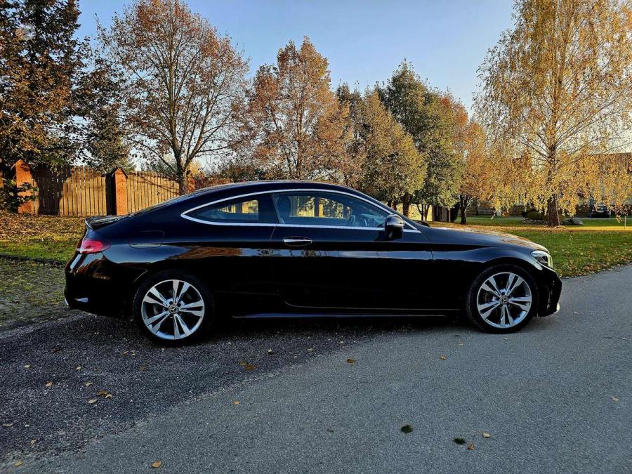 Black Mercedes-Benz c-220 2018 in Vilnius, with an engine capacity of 2.00 L and mileage of 307 thousand km for 19000 €, photo 11 on AUTOMOTO.COM.LV