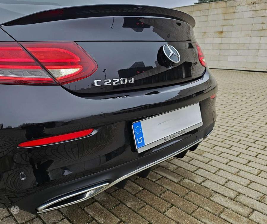 Black Mercedes-Benz c-220 2018 in Vilnius, with an engine capacity of 2.00 L and mileage of 307 thousand km for 19000 €, photo 12 on AUTOMOTO.COM.LV