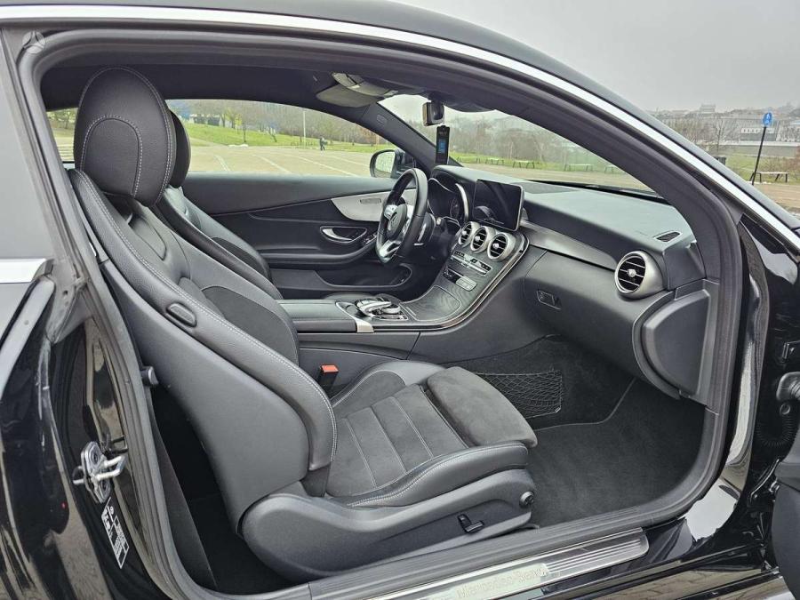 Black Mercedes-Benz c-220 2018 in Vilnius, with an engine capacity of 2.00 L and mileage of 307 thousand km for 19000 €, photo 21 on AUTOMOTO.COM.LV