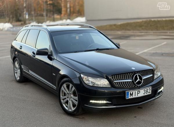 Black Mercedes-Benz c-220 2009 in Vilnius, with an engine capacity of 2.10 L and mileage of 390 thousand km for 3200 €, photo 9 on AUTOMOTO.COM.LV