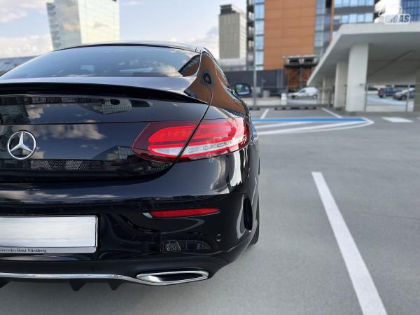 Mercedes-Benz c-220 2018 in Vilnius on AUTOMOTO.COM.LV Black Mercedes-Benz c-220 2018 in Vilnius, with an engine capacity of 2.00 L and mileage of 307 thousand km for 18800 €, photo 7 on AUTOMOTO.COM.LV