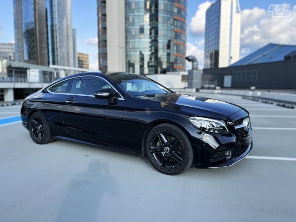 Mercedes-Benz c-220 2018 in Vilnius on AUTOMOTO.COM.LV Black Mercedes-Benz c-220 2018 in Vilnius, with an engine capacity of 2.00 L and mileage of 307 thousand km for 18800 €, photo 8 on AUTOMOTO.COM.LV
