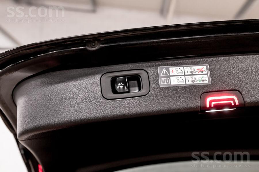 Black Mercedes-Benz c-220 2022 in Tallinn, with an engine capacity of 2.00 L and mileage of 260 thousand km for 19990 €, photo 10 on AUTOMOTO.COM.LV