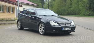 Black Mercedes-Benz c-220 2004 in Daugavpils, with an engine capacity of 2.20 L and mileage of 218 thousand km for 2450 €, photo  on AUTOMOTO.COM.LV