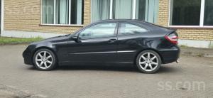 Melns Mercedes-Benz c-220 2004 Daugavpils, ar dzinēja tilpumu 2.20 L un nobraukumu 218 tūkst. km par 2450 €, foto 4 vietnē AUTOMOTO.COM.LV