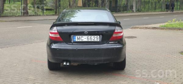 Black Mercedes-Benz c-220 2004 in Daugavpils, with an engine capacity of 2.20 L and mileage of 218 thousand km for 2450 €, photo 5 on AUTOMOTO.COM.LV