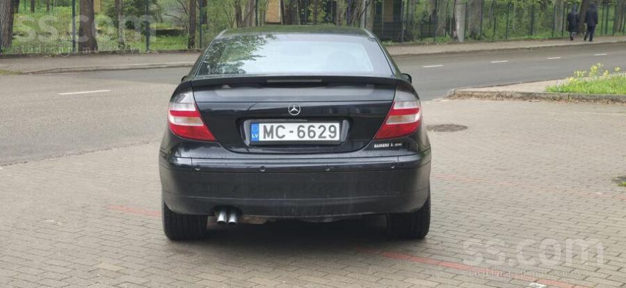 Melns Mercedes-Benz c-220 2004 Daugavpils, ar dzinēja tilpumu 2.20 L un nobraukumu 218 tūkst. km par 2450 €, foto 6 vietnē AUTOMOTO.COM.LV
