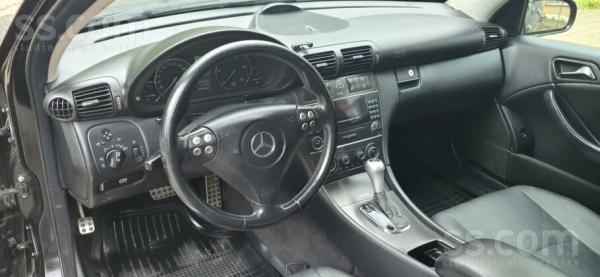 Black Mercedes-Benz c-220 2004 in Daugavpils, with an engine capacity of 2.20 L and mileage of 218 thousand km for 2450 €, photo 7 on AUTOMOTO.COM.LV