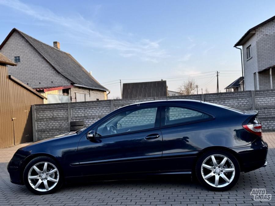 Black Mercedes-Benz c-220 2005 in Kaunas, with an engine capacity of 2.20 L and mileage of 292 thousand km for 2850 €, photo 3 on AUTOMOTO.COM.LV