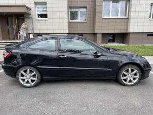 Black Mercedes-Benz c-220 2005 in Kaunas, with an engine capacity of 2.20 L and mileage of 290 thousand km for 2200 €, photo  on AUTOMOTO.COM.LV