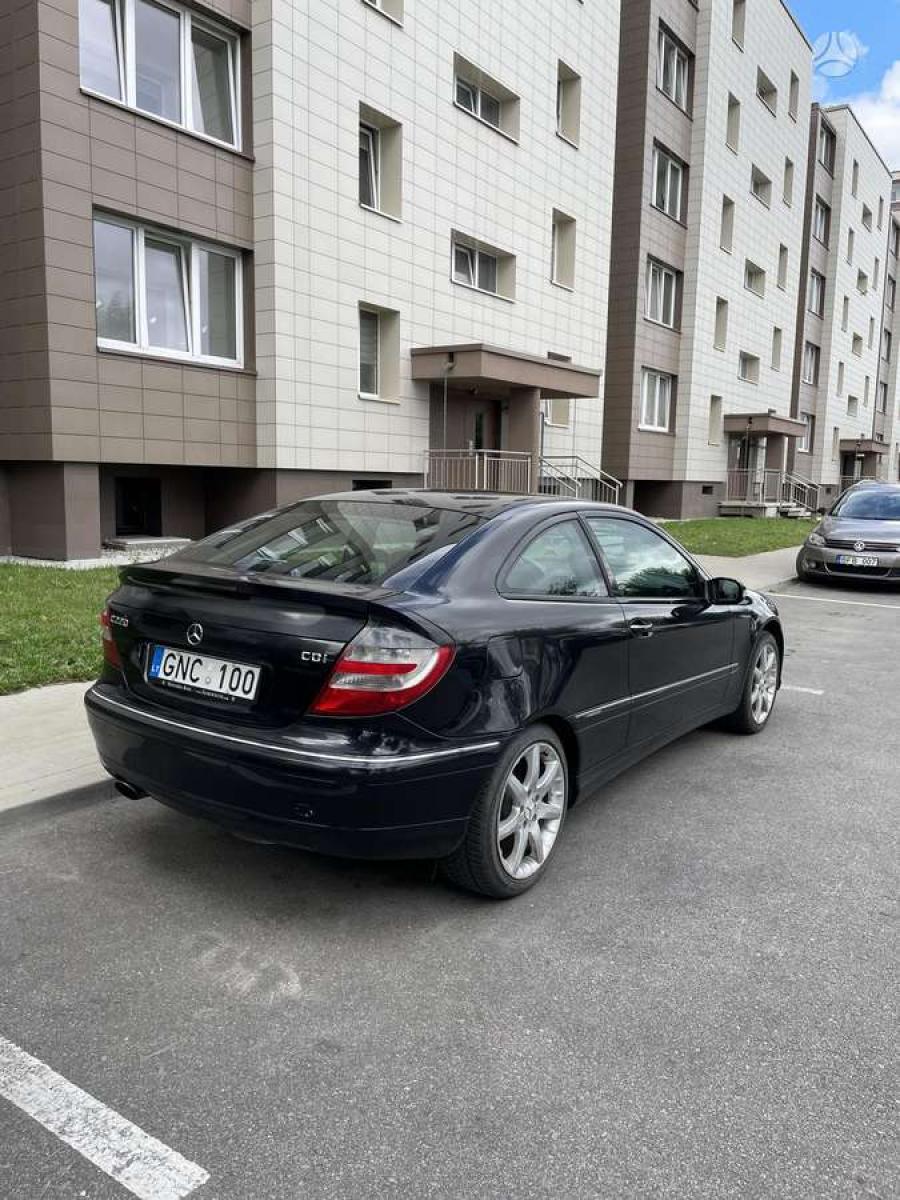 Black Mercedes-Benz c-220 2005 in Kaunas, with an engine capacity of 2.20 L and mileage of 290 thousand km for 2200 €, photo 4 on AUTOMOTO.COM.LV
