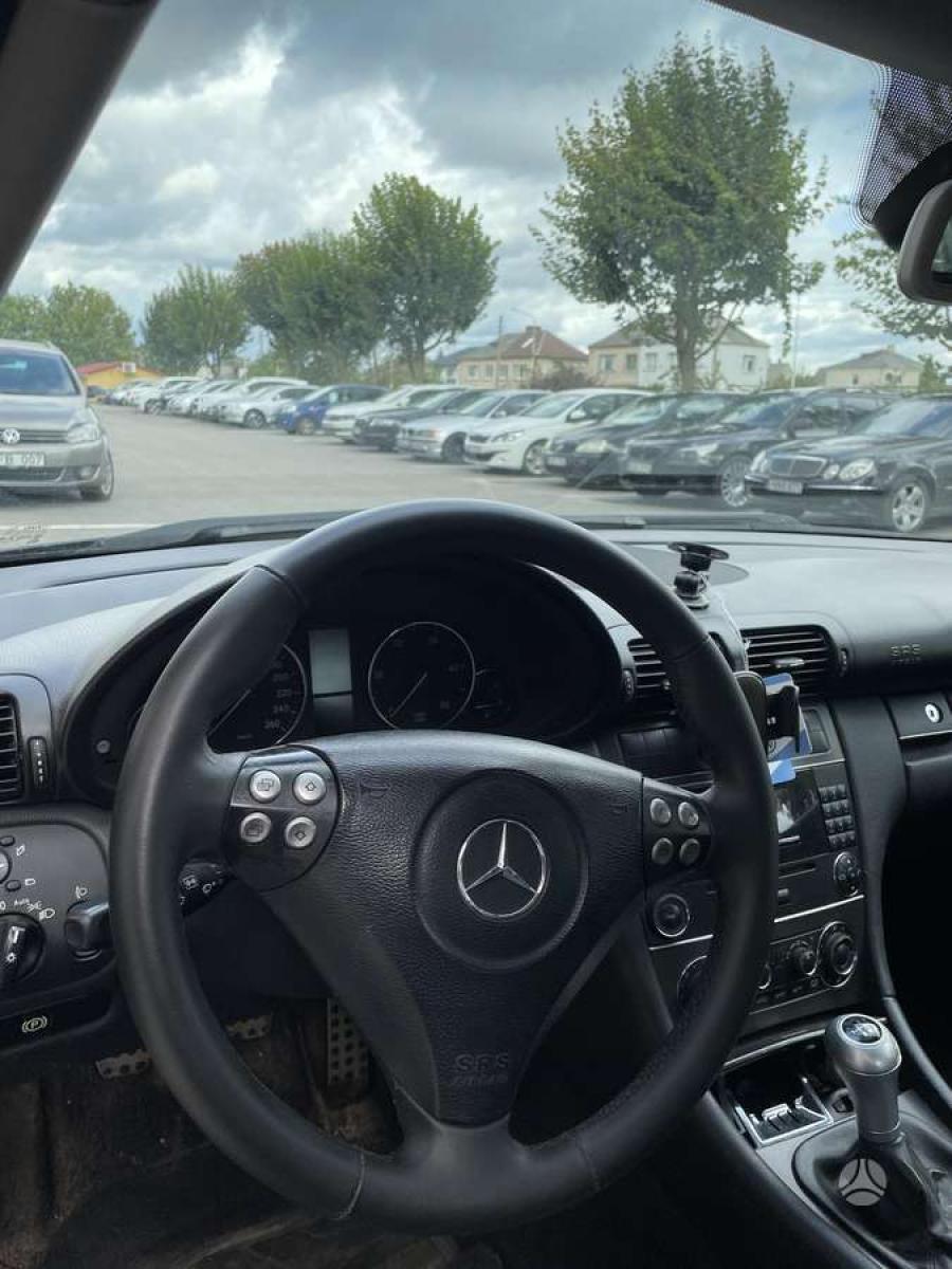 Black Mercedes-Benz c-220 2005 in Kaunas, with an engine capacity of 2.20 L and mileage of 290 thousand km for 2200 €, photo 5 on AUTOMOTO.COM.LV