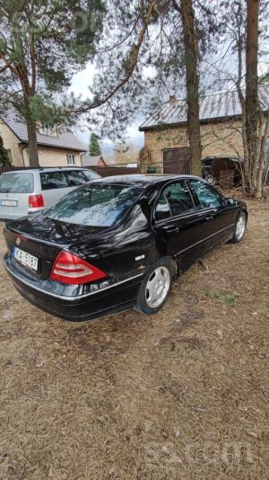 Melns Mercedes-Benz c-220 2002 Ogre, ar dzinēja tilpumu 2.20 L un nobraukumu 350 tūkst. km par 600 €, foto 4 vietnē AUTOMOTO.COM.LV