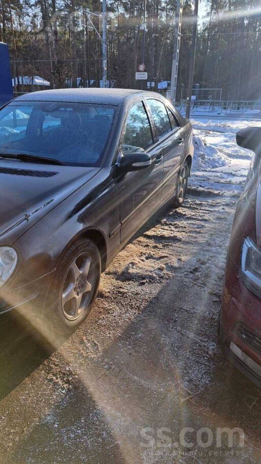 Melns Mercedes-Benz c-220 2003 Jūrmala, ar dzinēja tilpumu 2.20 L un nobraukumu 280 tūkst. km par 2000 €, foto 3 vietnē AUTOMOTO.COM.LV